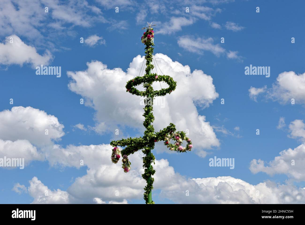 Midsummer sweden maypole hi-res stock photography and images - Alamy