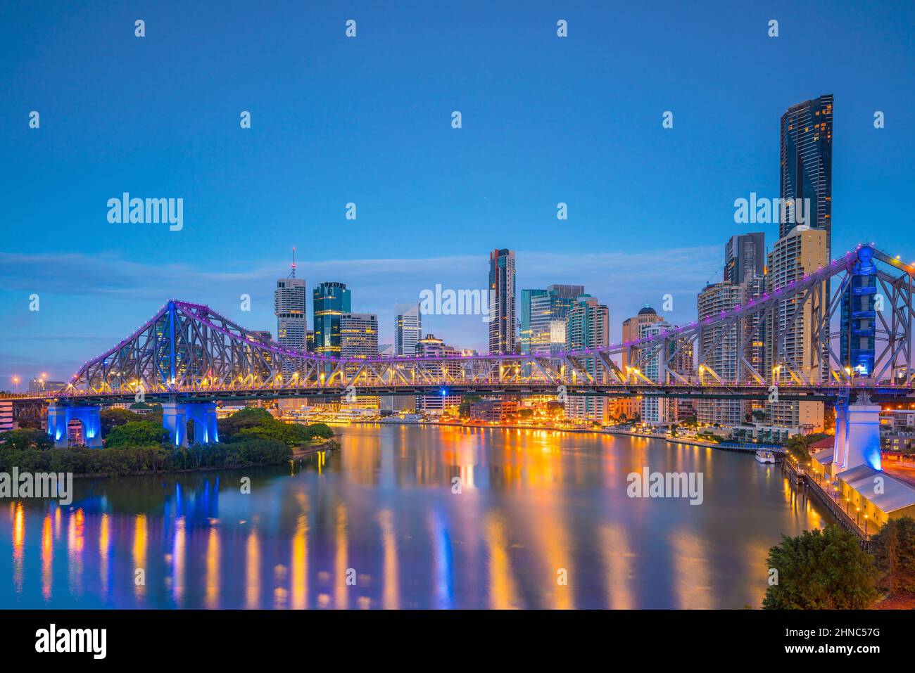 Brisbane city skyline and Brisbane river at twilight in Australia Stock ...