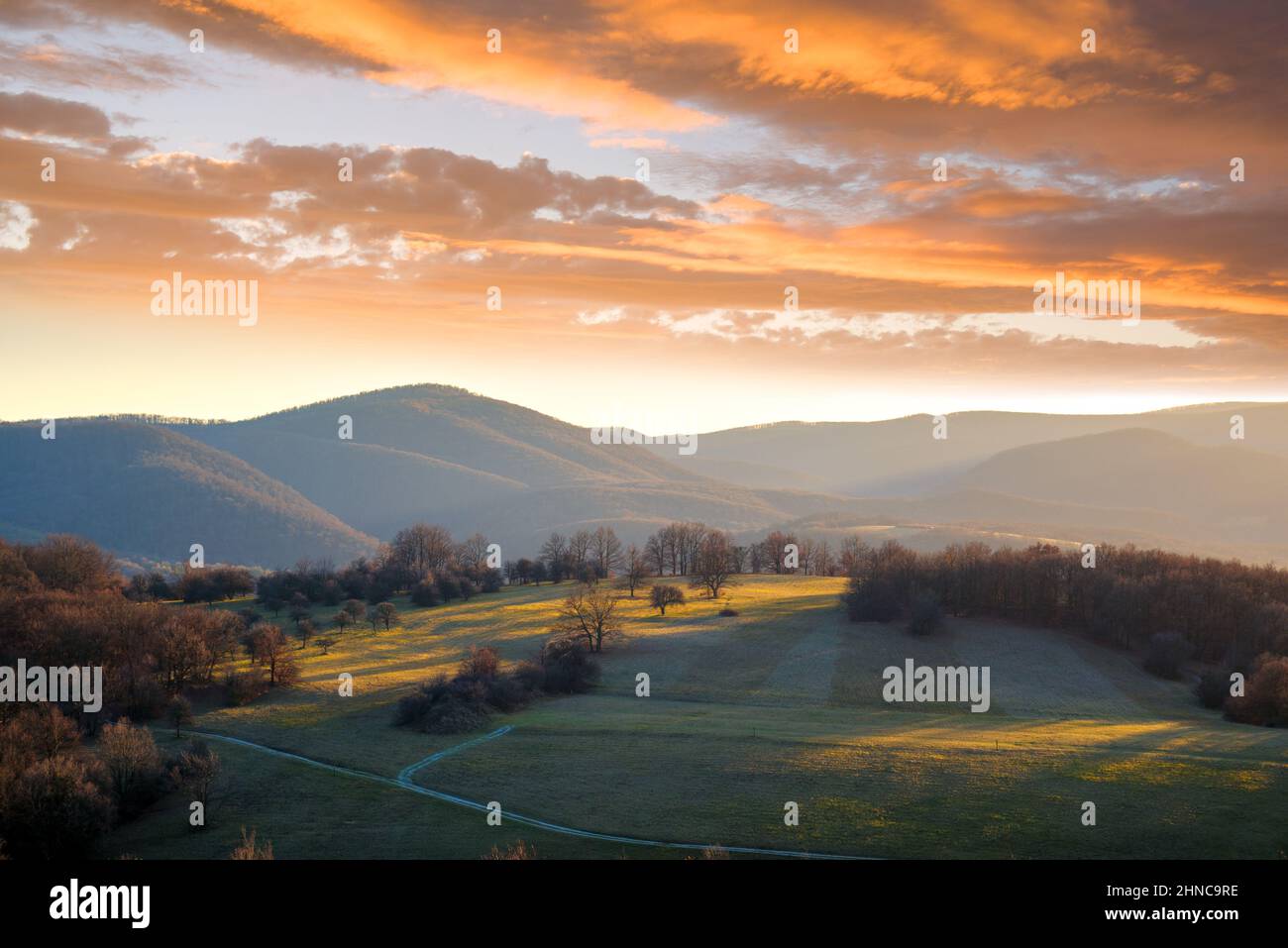 Sunset mountains hills cloud hi-res stock photography and images - Alamy