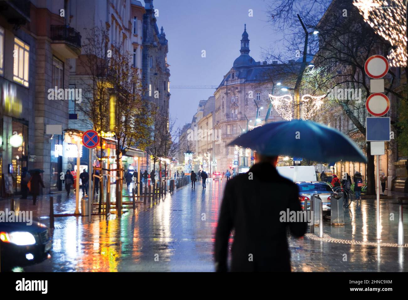 The city of rain hi-res stock photography and images - Alamy
