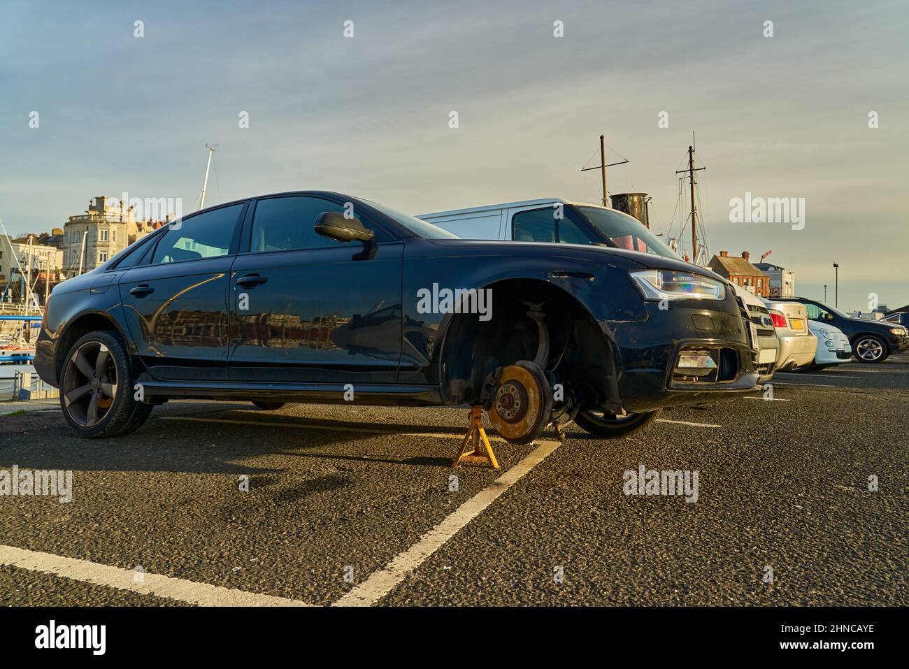 Car stolen wheels hi-res stock photography and images - Alamy