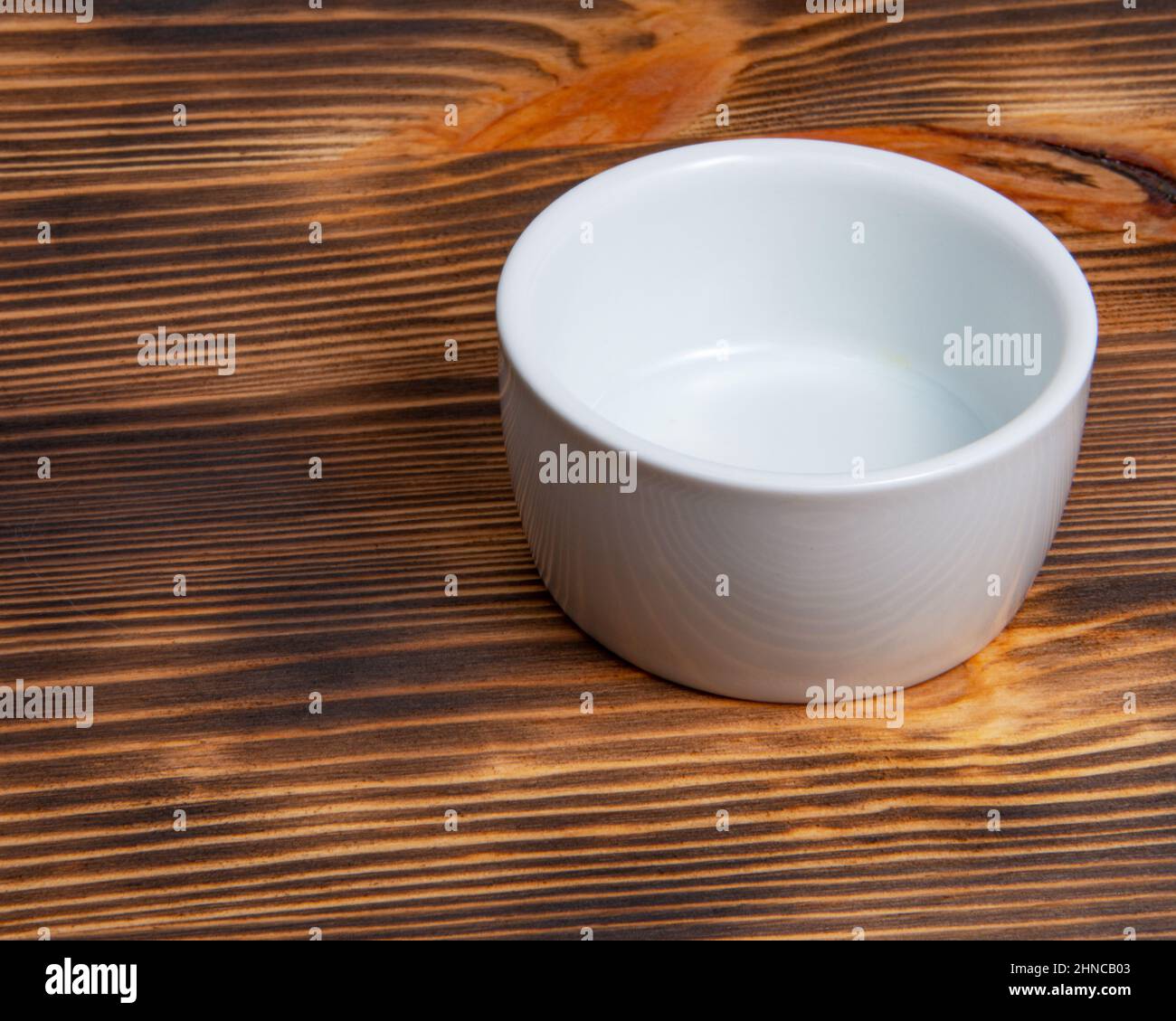 Empty white dish hi-res stock photography and images - Alamy