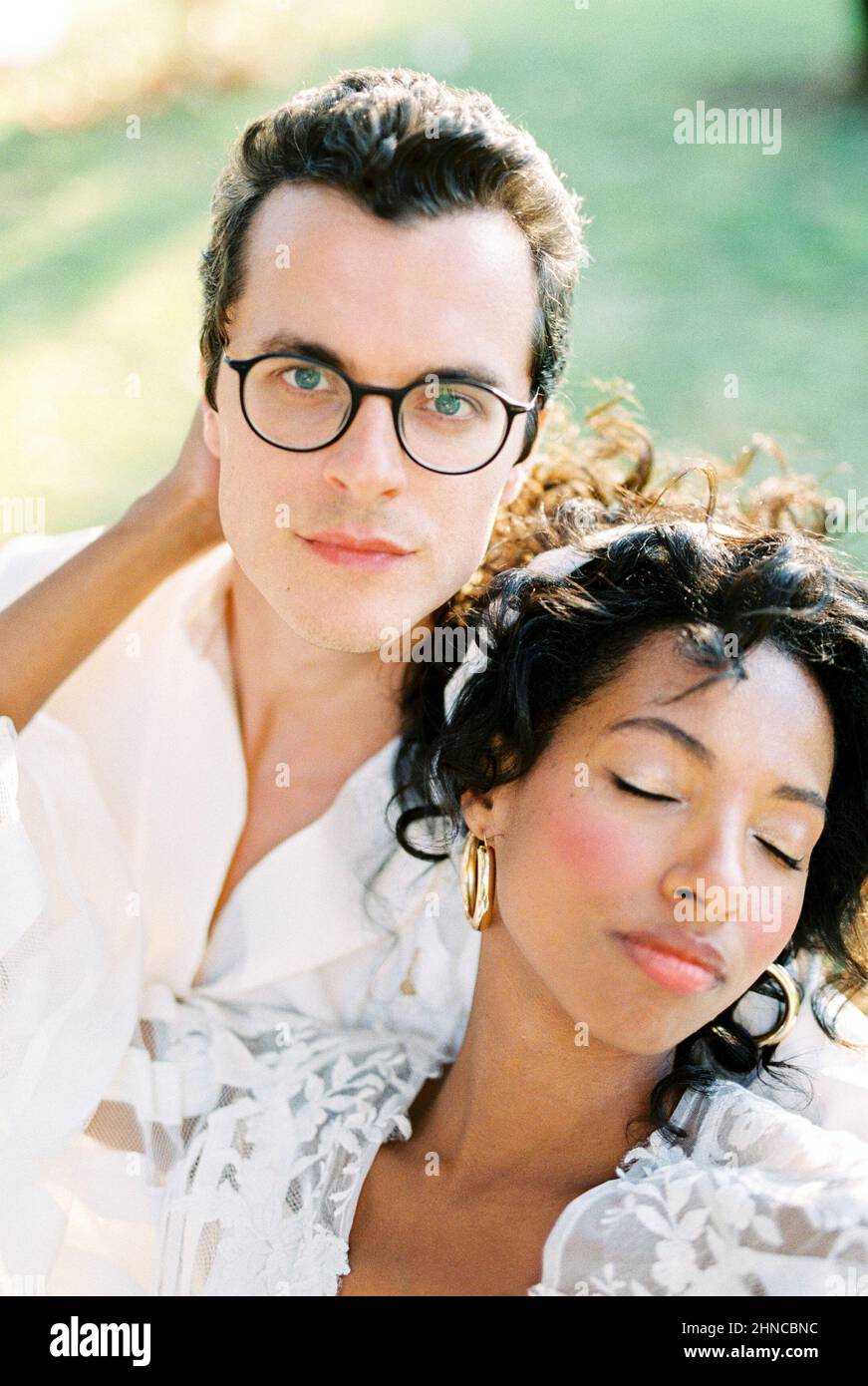 Man rest head on woman shoulder hi-res stock photography and images - Alamy