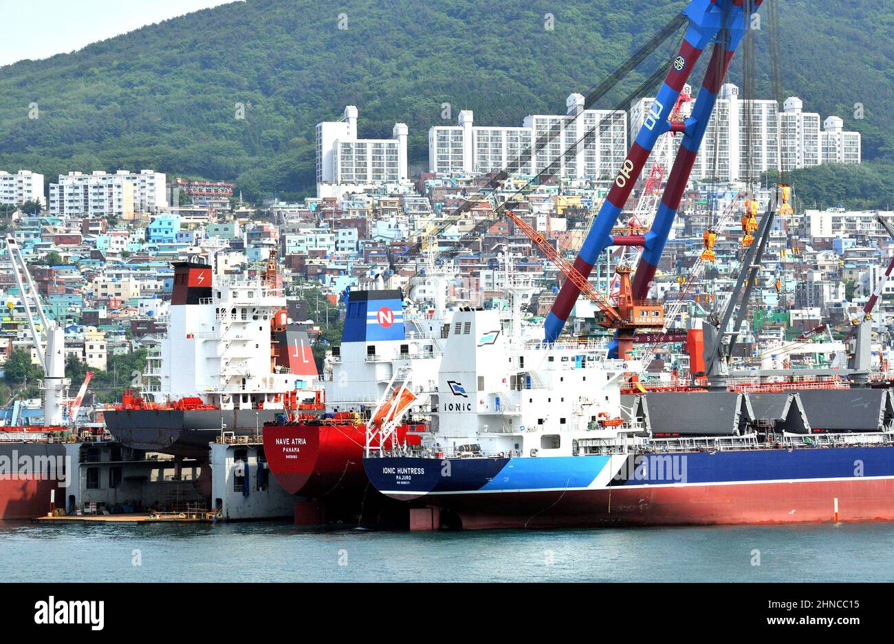 South korea shipping busan port hi-res stock photography and images - Alamy