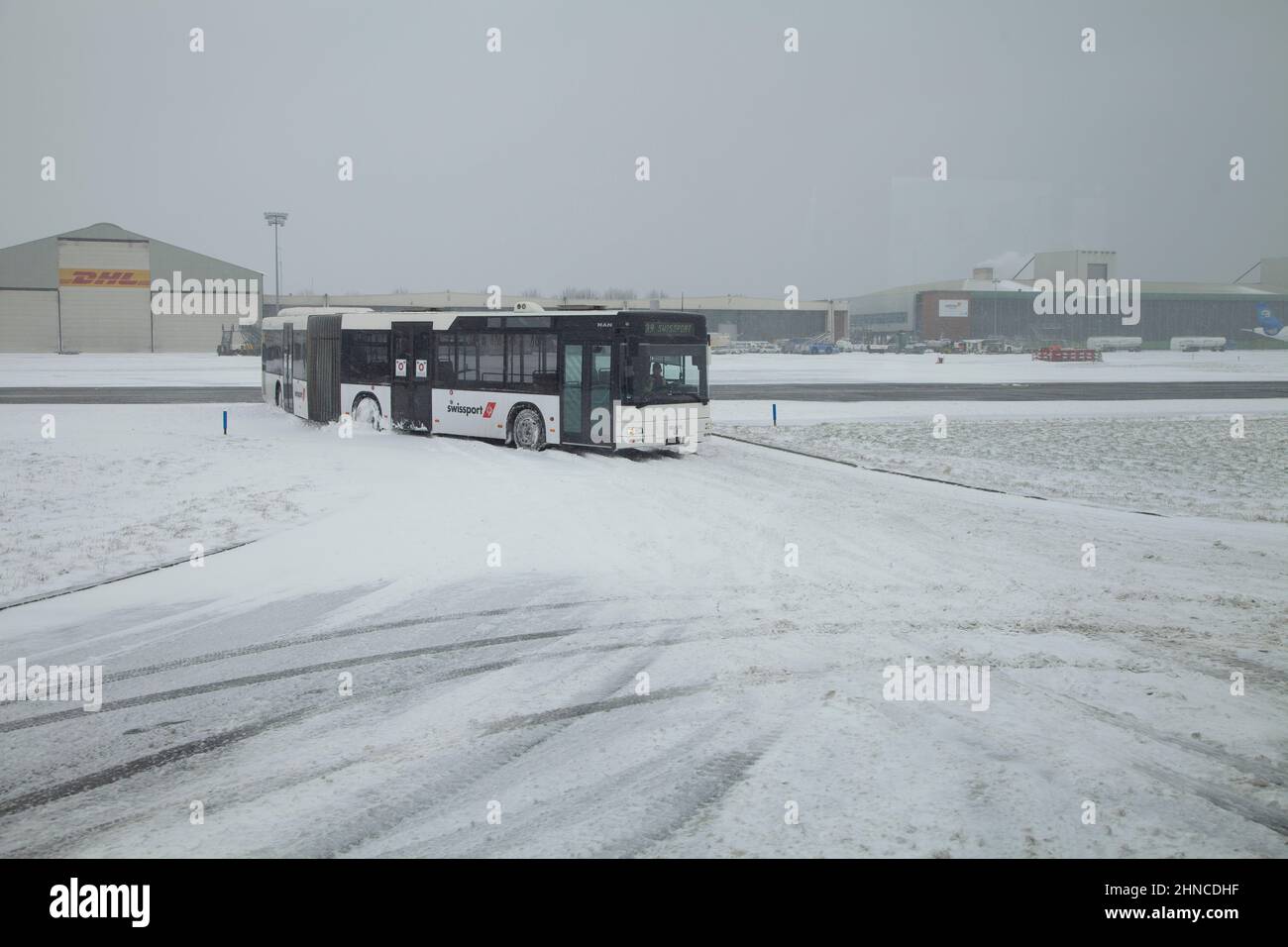 Bus stuck hi-res stock photography and images - Alamy