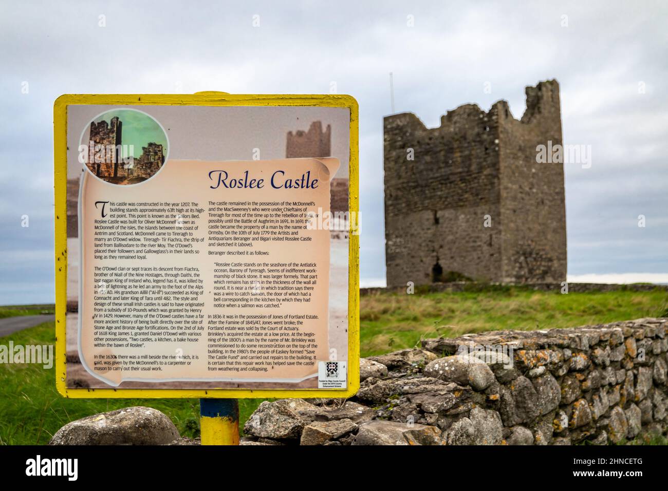 EASKY, COUNTY SLIGO, IRELAND - OCTOBER 12 2021 : Roslee castle is ...