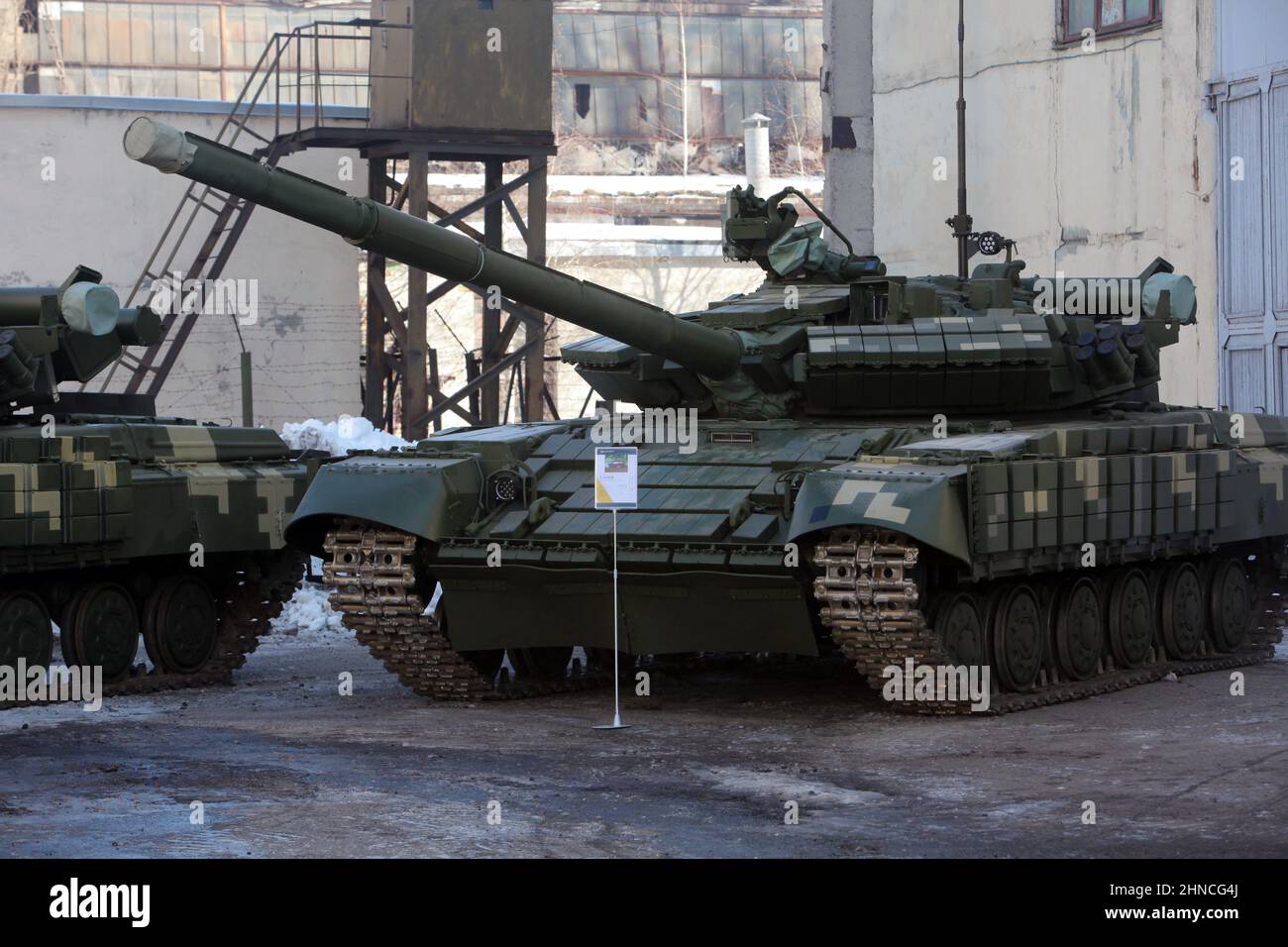 Non Exclusive: KHARKIV, UKRAINE - FEBRUARY 15, 2022 - A T-64BV battle ...