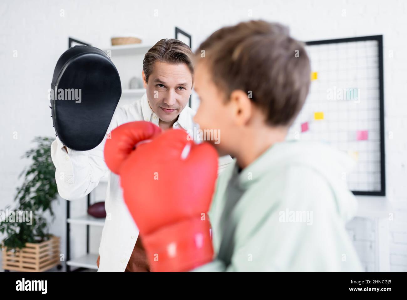Dad son in boxing hi-res stock photography and images - Alamy