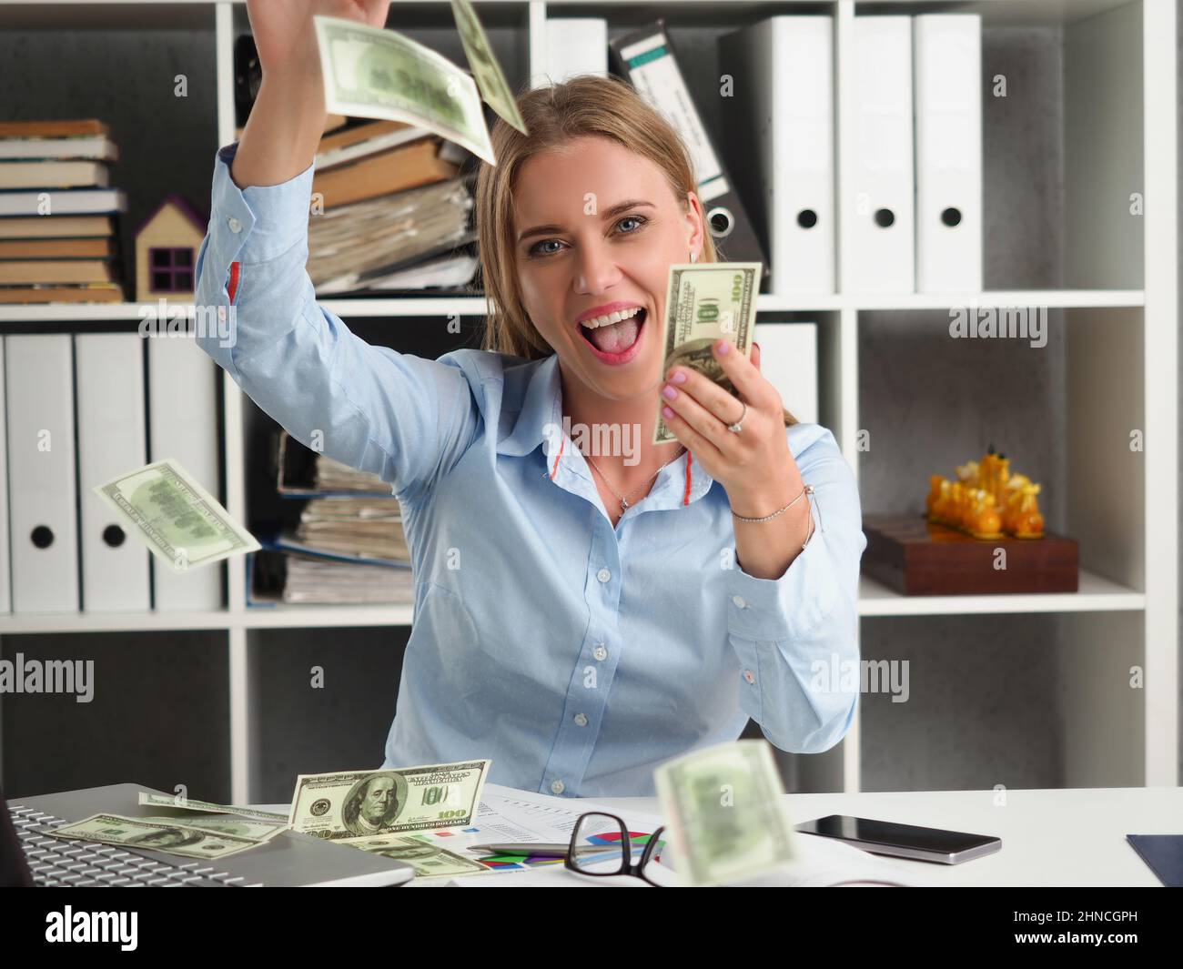 Banknotes in air hi-res stock photography and images - Alamy