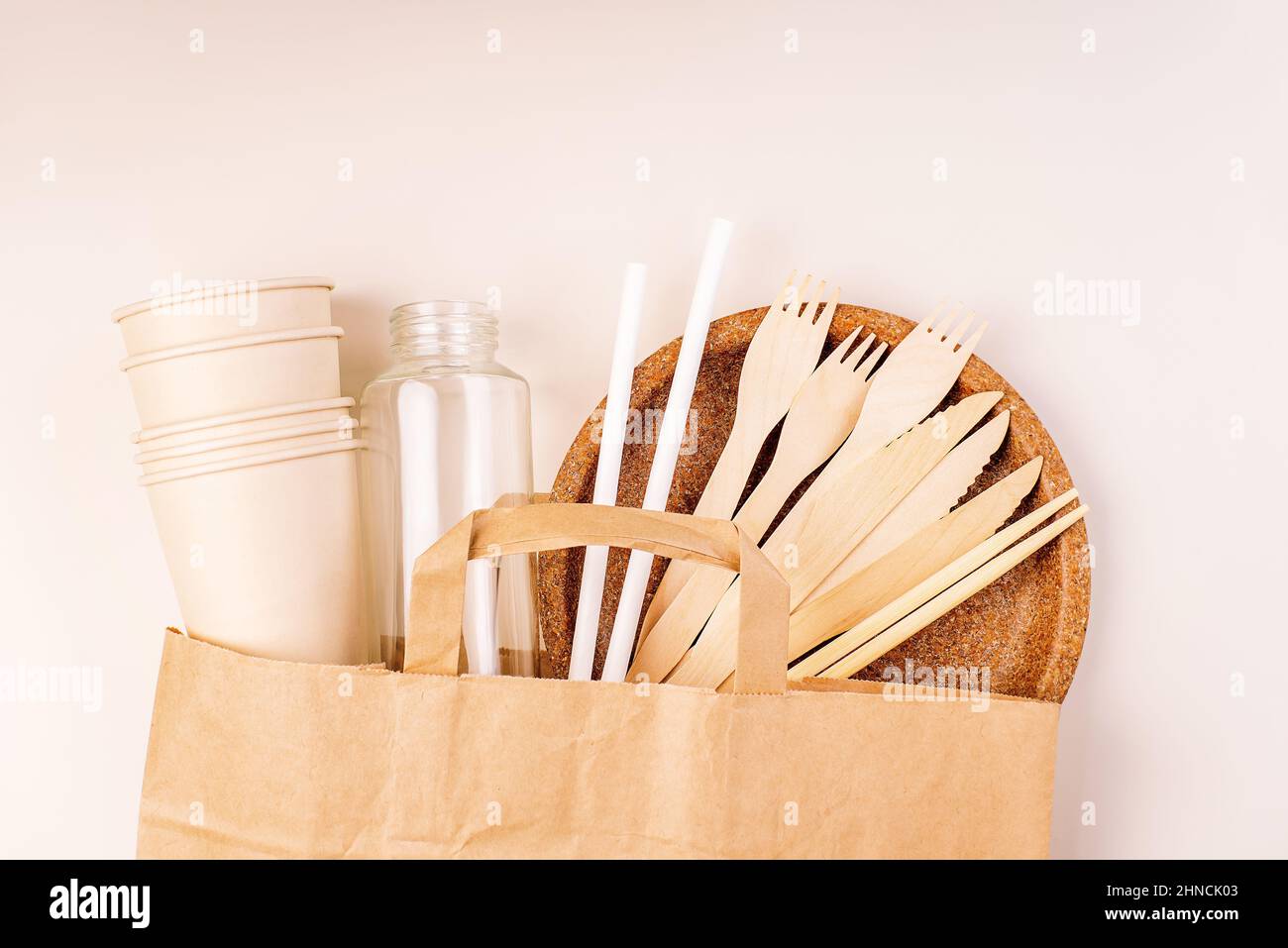 Eco craft paper tableware,cups,fast food containers.Recycling,eco ...