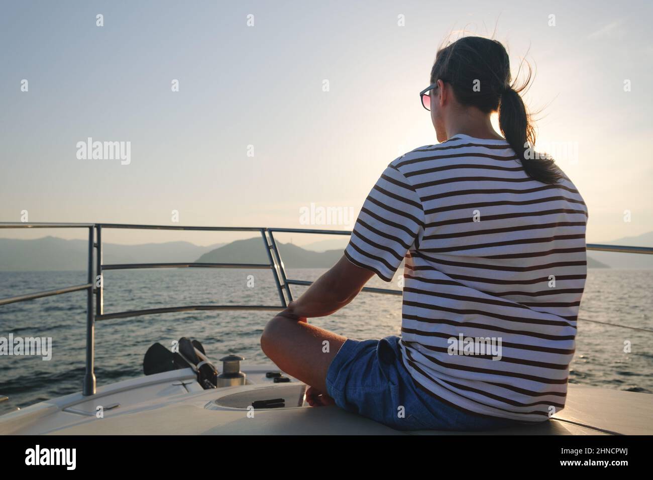 Man sailing hi-res stock photography and images - Alamy