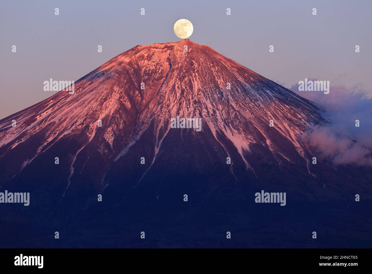 Yamanashi Prefecture Red Fuji And Full Moon Stock Photo - Alamy