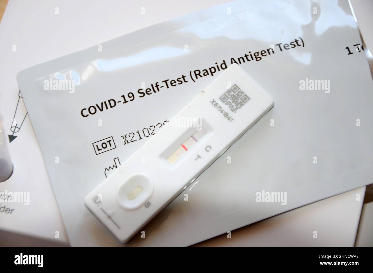 rapid lateral flow device test kit, LFT Stock Photo - Alamy