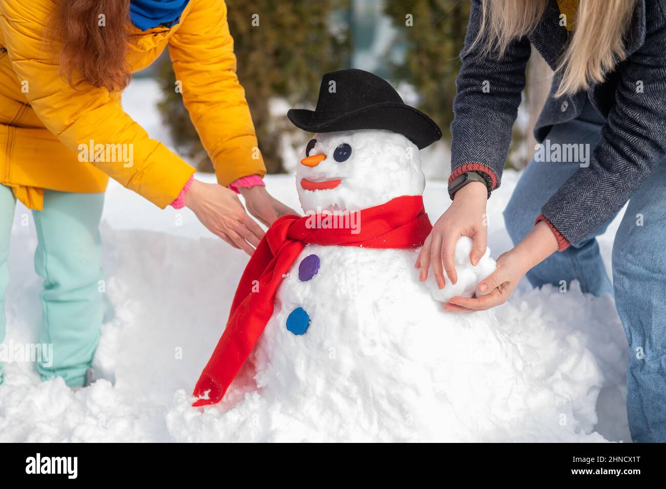 Faceless snowman hi-res stock photography and images - Alamy