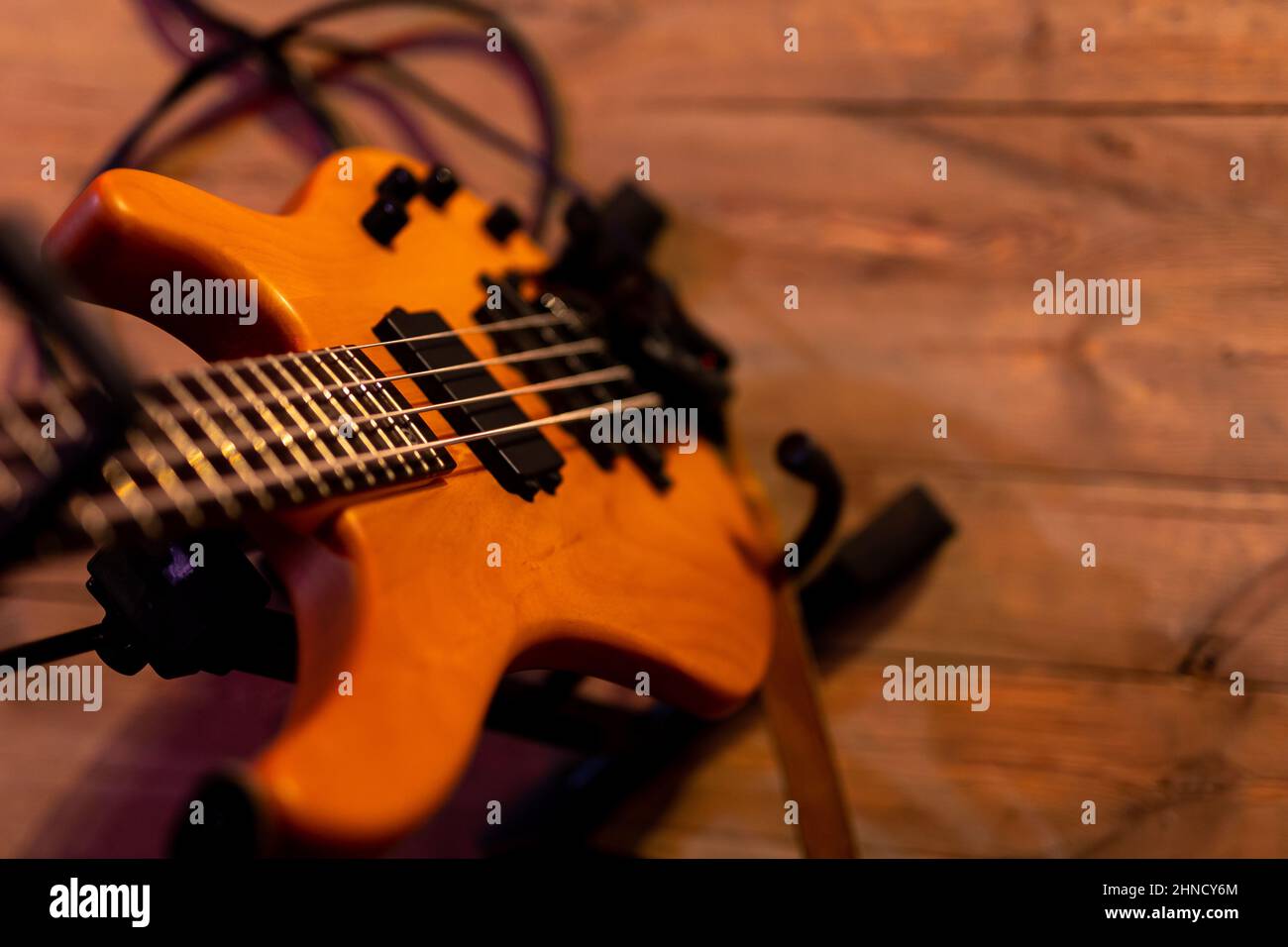 Loud bass hi-res stock photography and images - Alamy