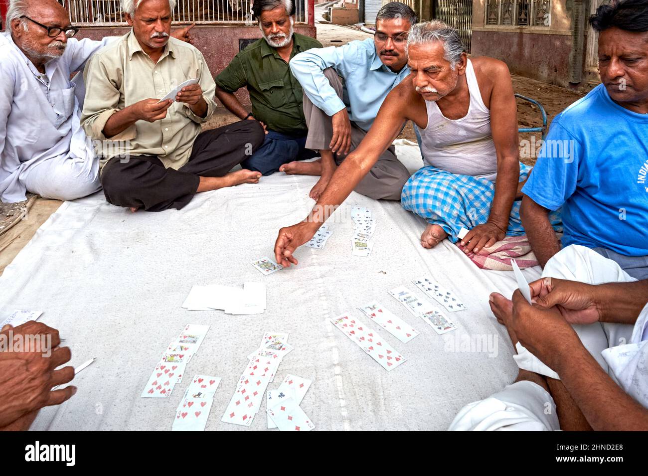 India rajasthan man men water hi-res stock photography and images - Alamy
