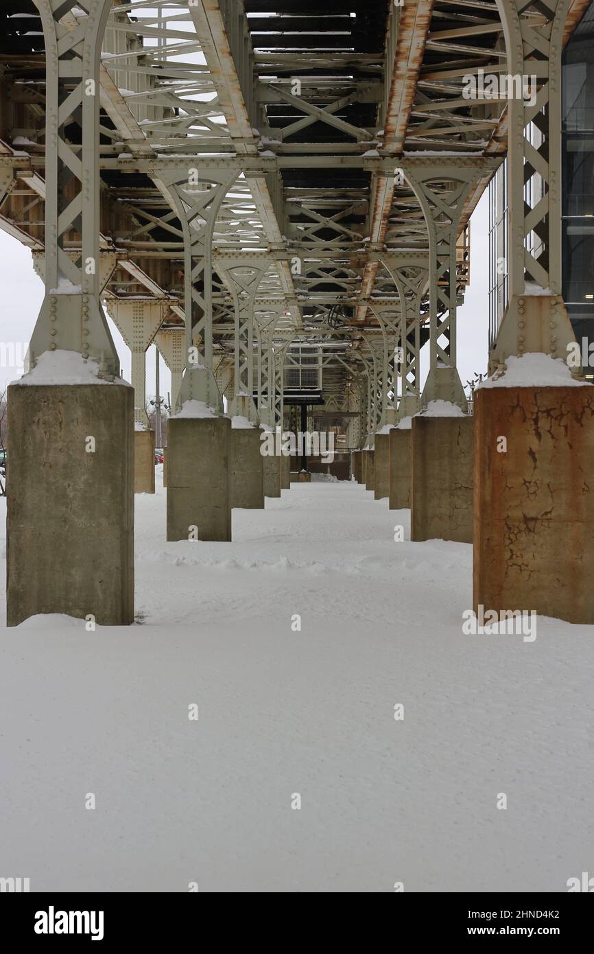 The rusty old weathered and worn steel framework of Chicago's elevated ...