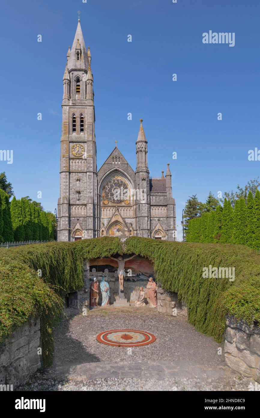 Sunken grotto hi-res stock photography and images - Alamy