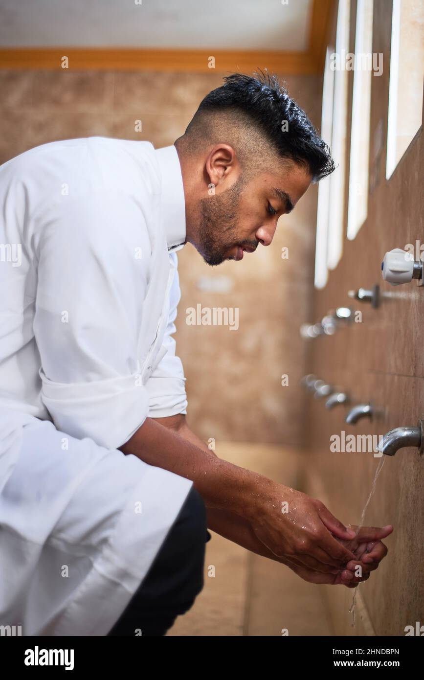 Muslim washing hands hi-res stock photography and images - Alamy