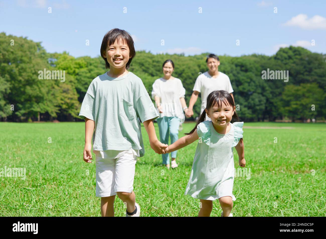 Japanese Parent And Child Holding Hands Stock Photo - Alamy