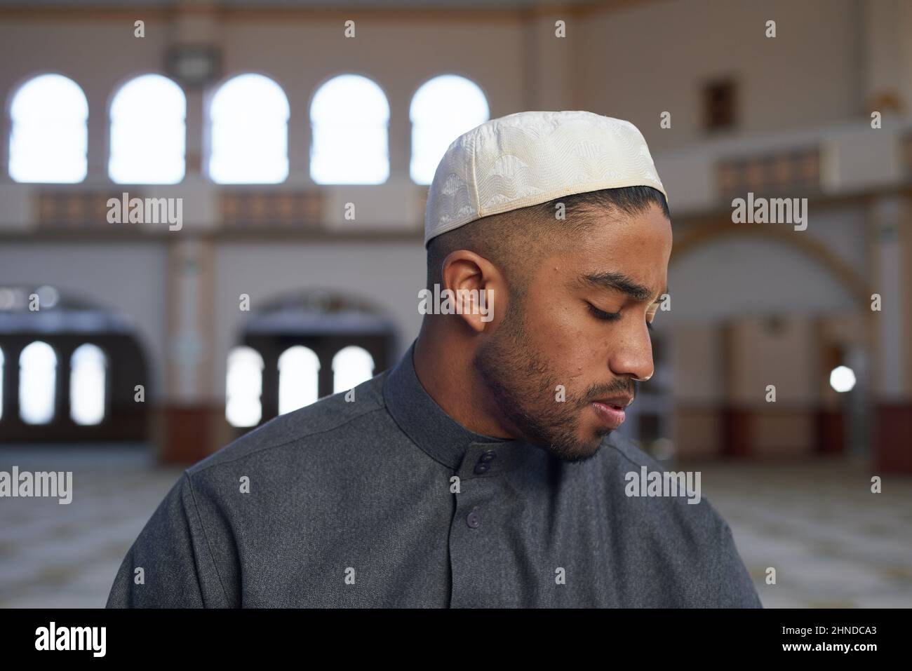 A Muslim man looks over his left shoulder in prayer Stock Photo - Alamy