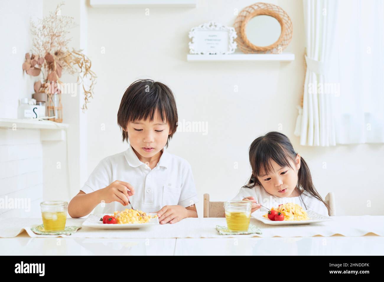 Japanese Brother And Sister Eating Stock Photo - Alamy