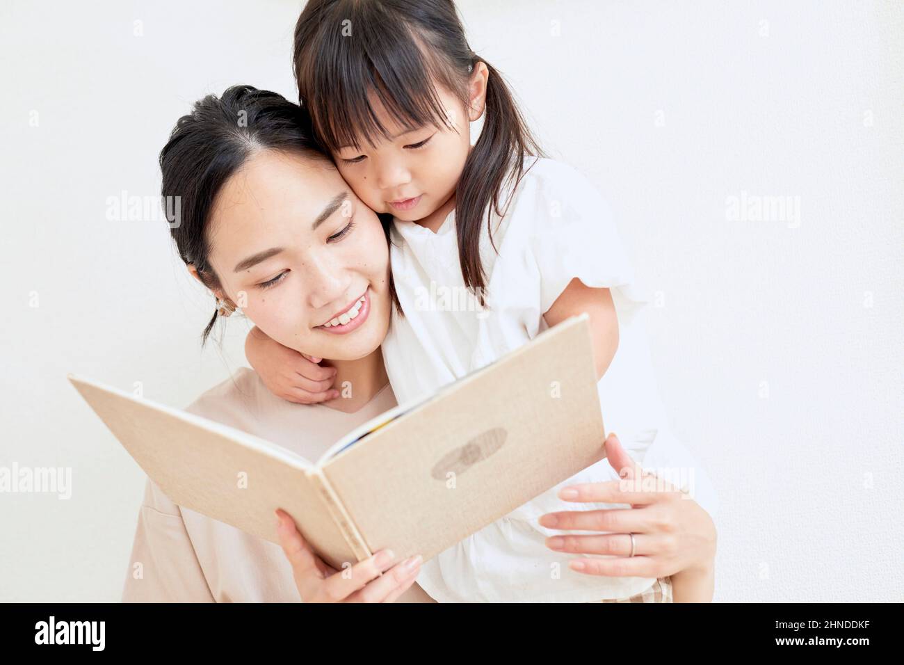 Japanese Girl Reading A Picture Book Stock Photo - Alamy