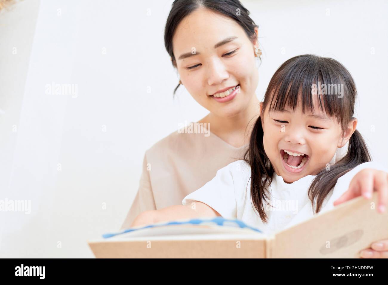 Japanese Girl Reading A Picture Book Stock Photo - Alamy