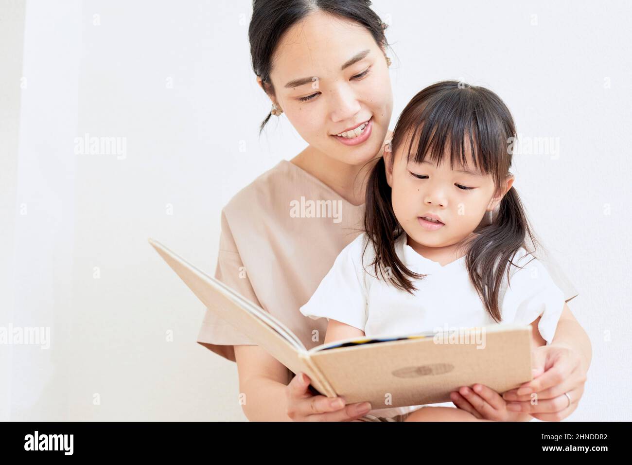 Japanese Girl Reading A Picture Book Stock Photo - Alamy