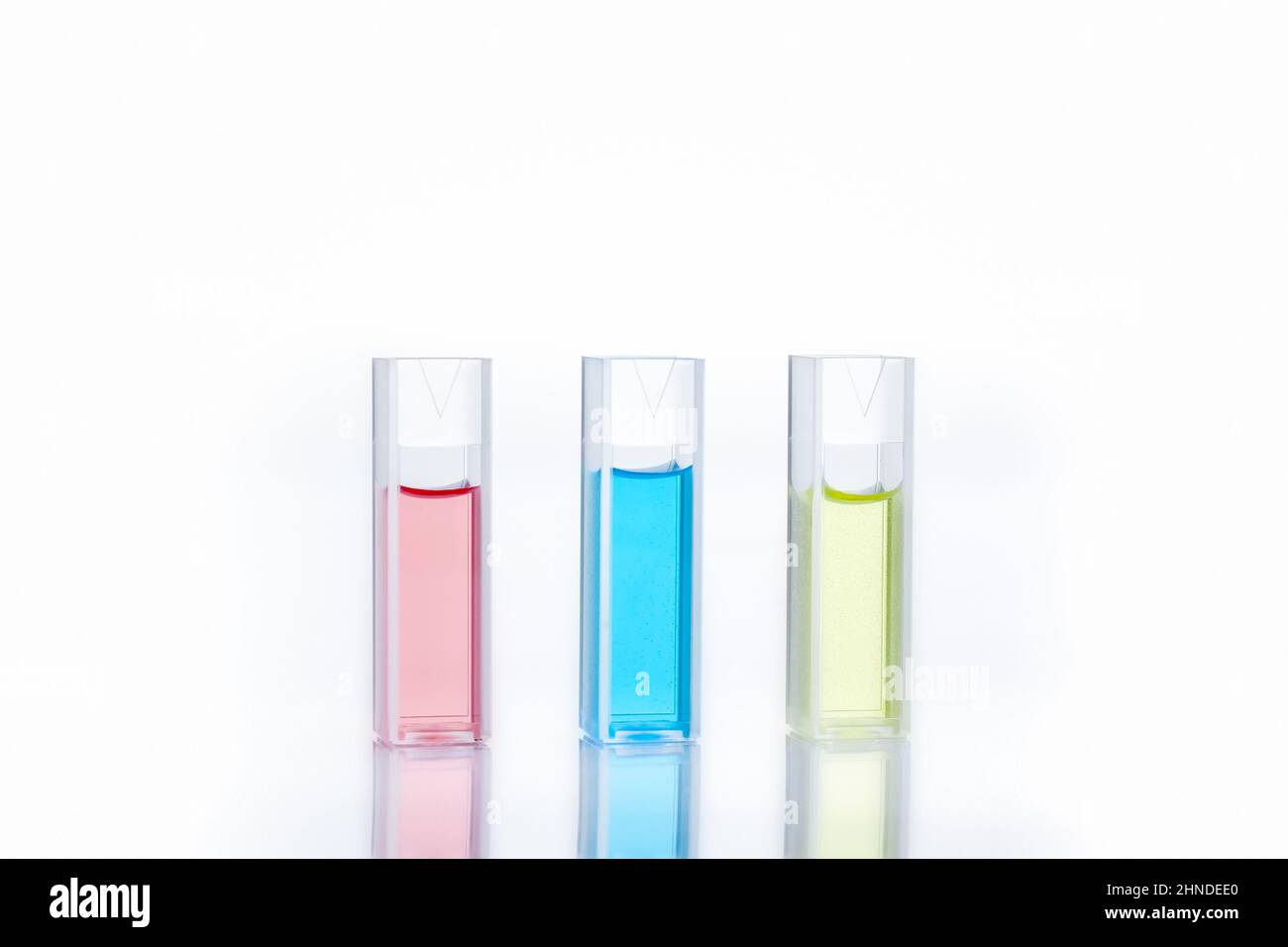 Laboratory cuvettes hi-res stock photography and images - Alamy
