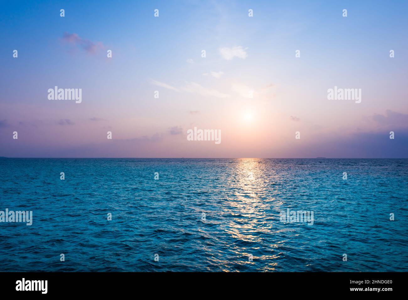 Colorful cloud sunset beach hi-res stock photography and images - Alamy