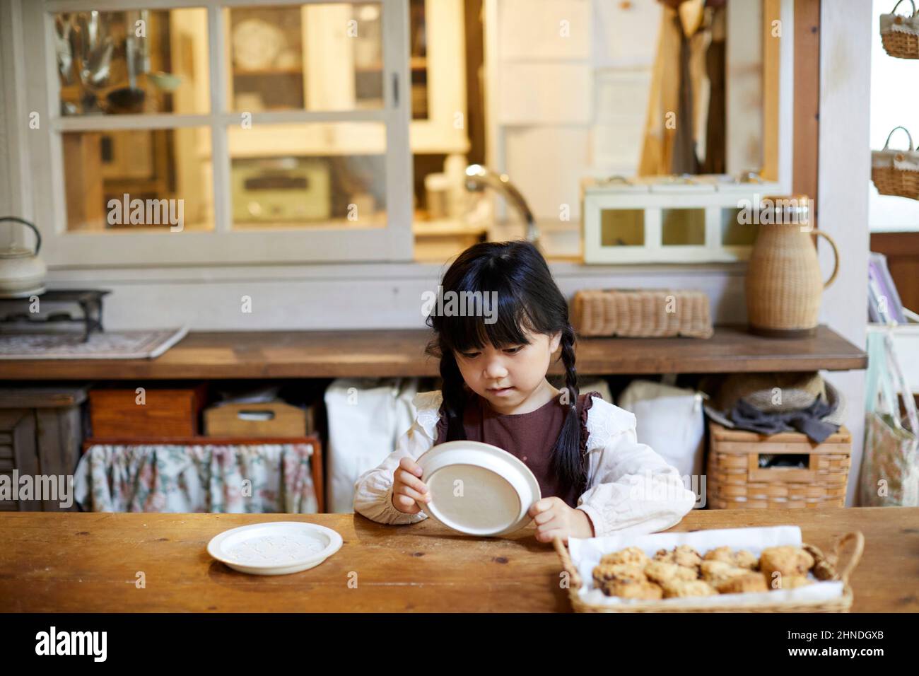 Japanese plate child hi-res stock photography and images - Alamy