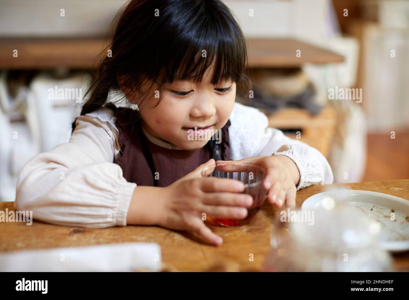 Japanese Girl Drinking Tea Stock Photo - Alamy