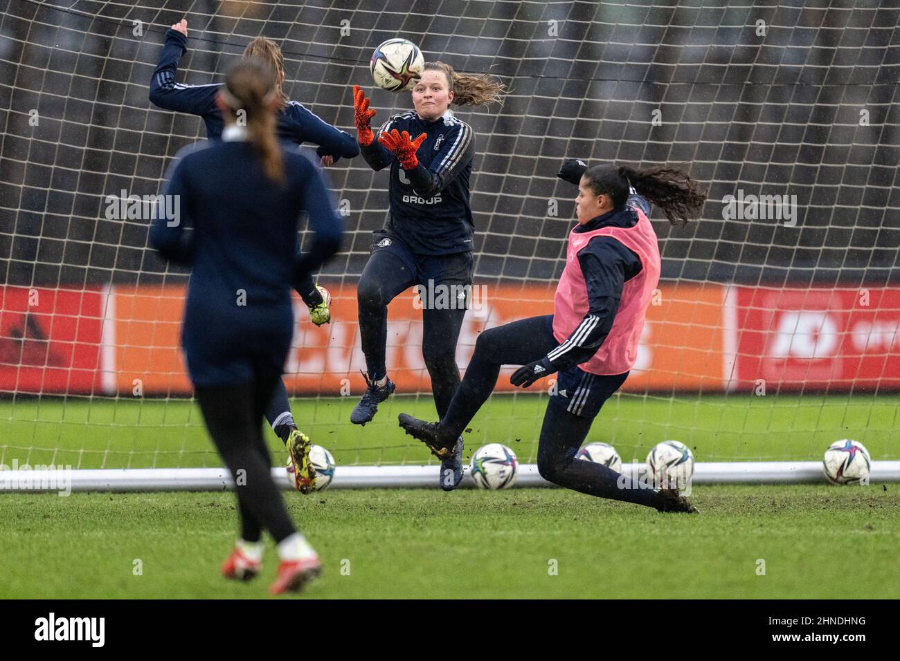 Rotterdam - (l-r) Goalkeeper Jill Duijzer of Feyenoord Vrouwen 1, Jada ...