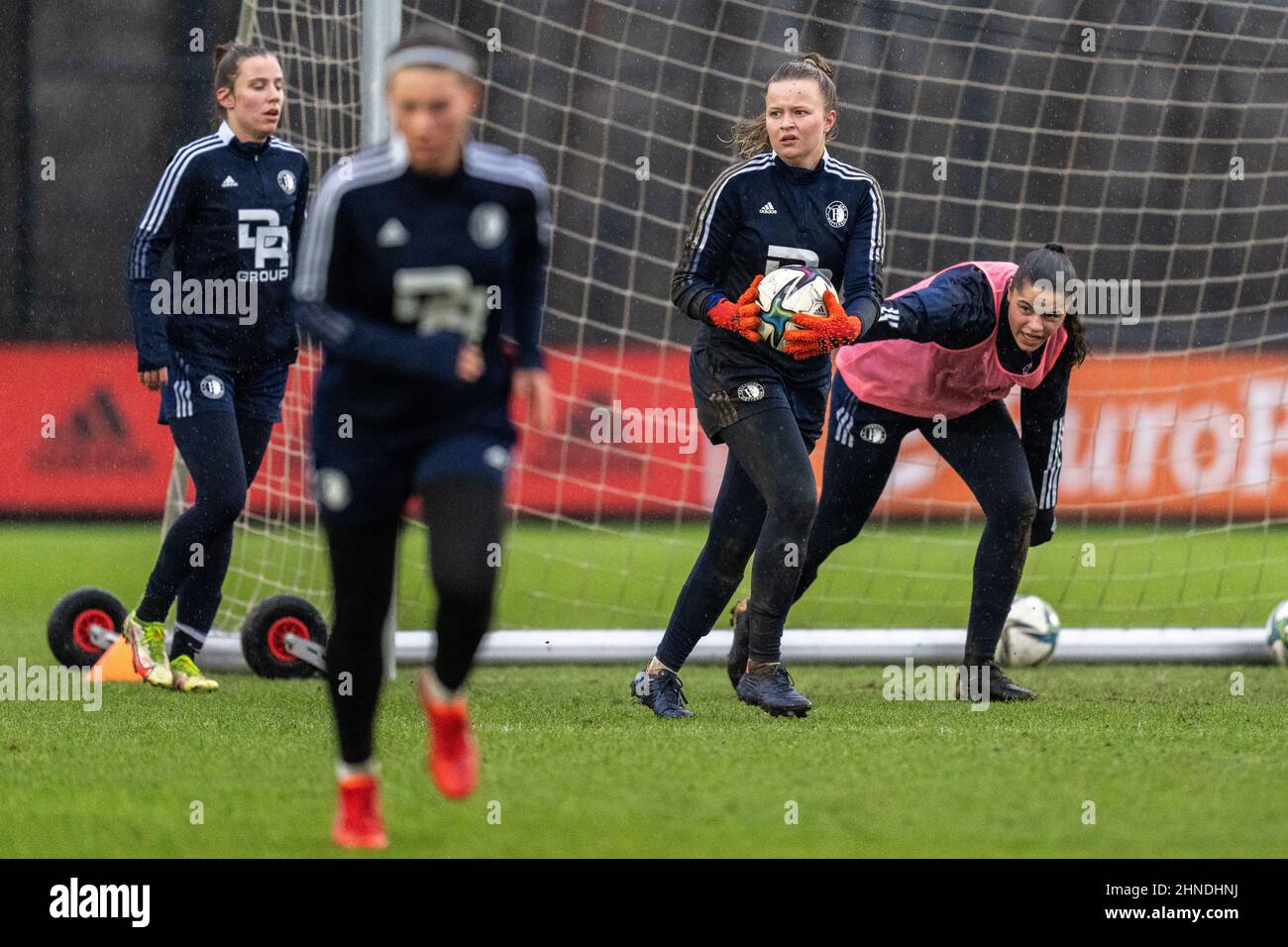 Rotterdam - (l-r) Goalkeeper Jill Duijzer of Feyenoord Vrouwen 1, Jada ...