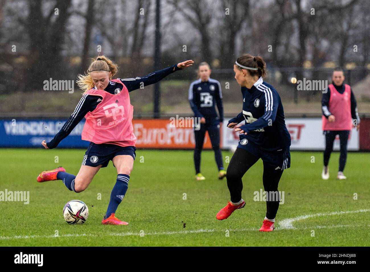 Rotterdam - (l-r) Kim Hendriks of Feyenoord Vrouwen 1, Lynn Groenewegen ...