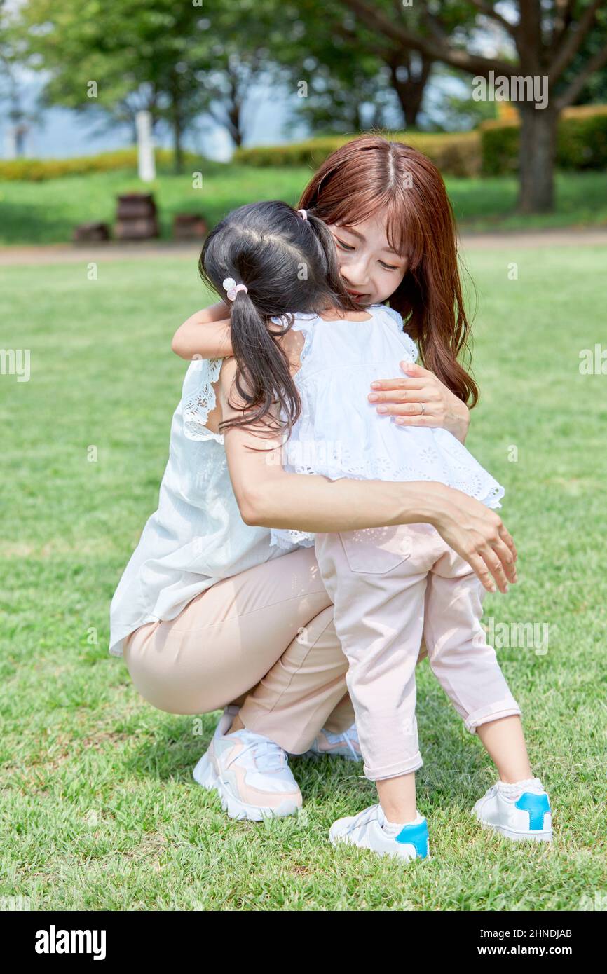 Japanese Girl Hugging Her Mother Stock Photo - Alamy
