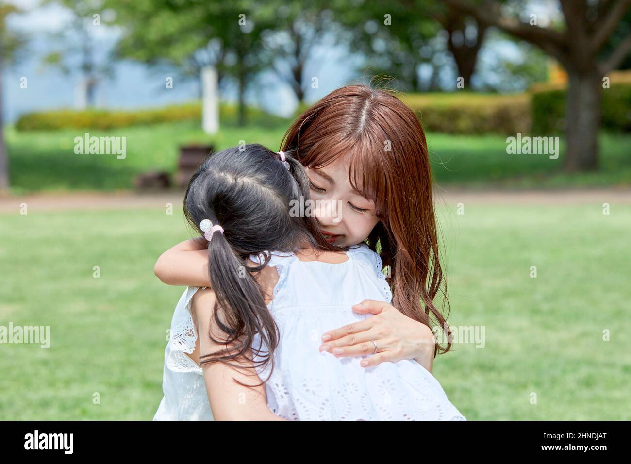 Japanese Girl Hugging Her Mother Stock Photo - Alamy