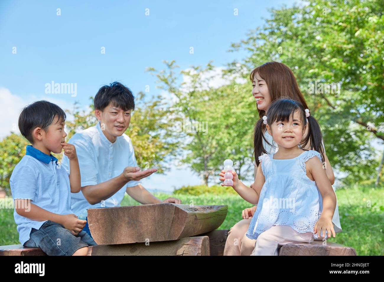 Parents taking a break hi-res stock photography and images - Alamy