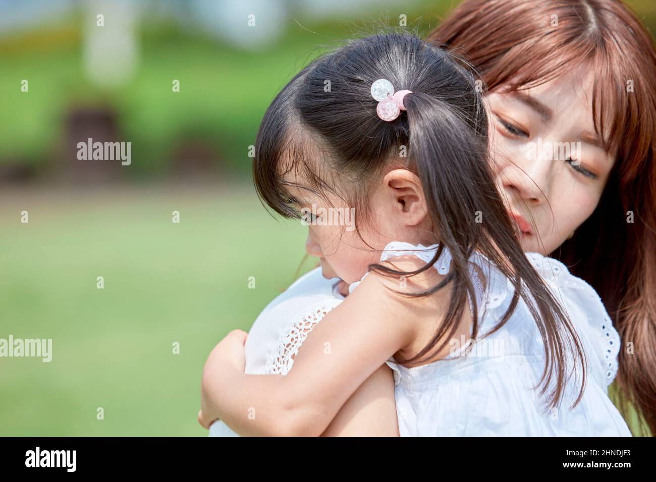 Japanese Girl Hugging Her Mother Stock Photo - Alamy