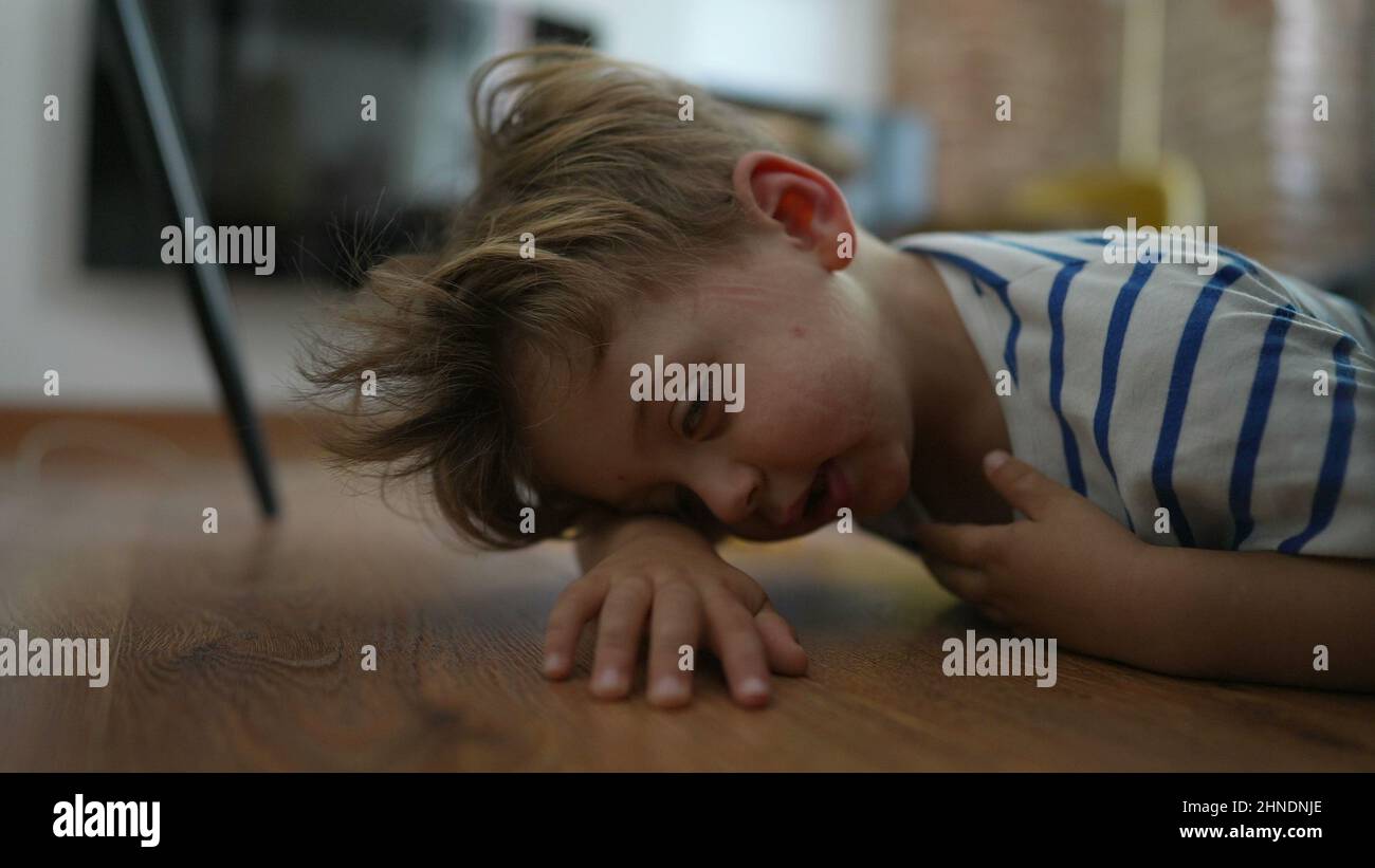 Child yawning waking up from nap drowsiness after sleep Stock Photo - Alamy