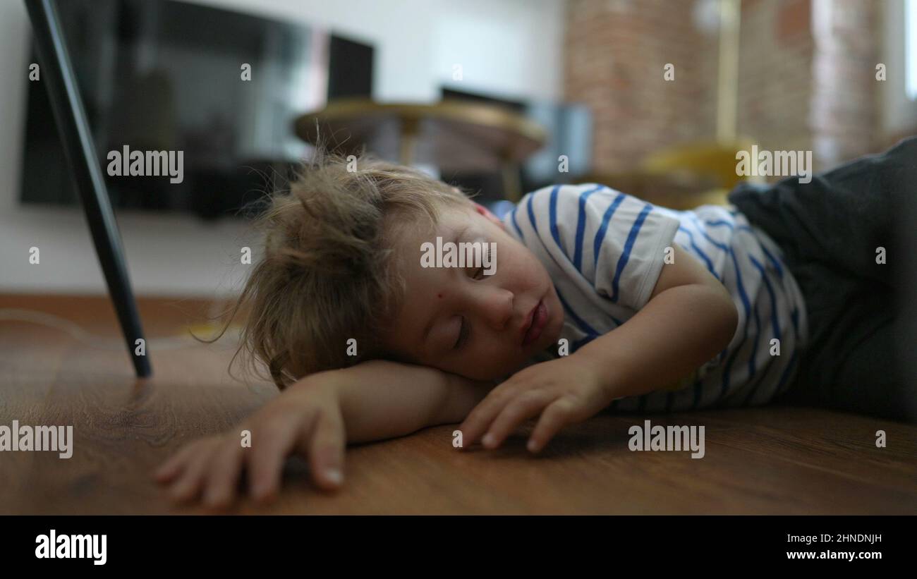 Child yawning waking up from nap drowsiness after sleep Stock Photo - Alamy