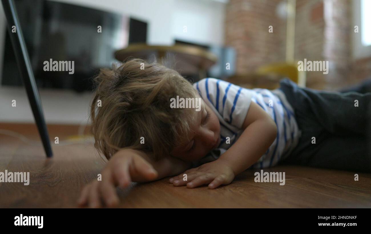 Child yawning waking up from nap drowsiness after sleep Stock Photo - Alamy