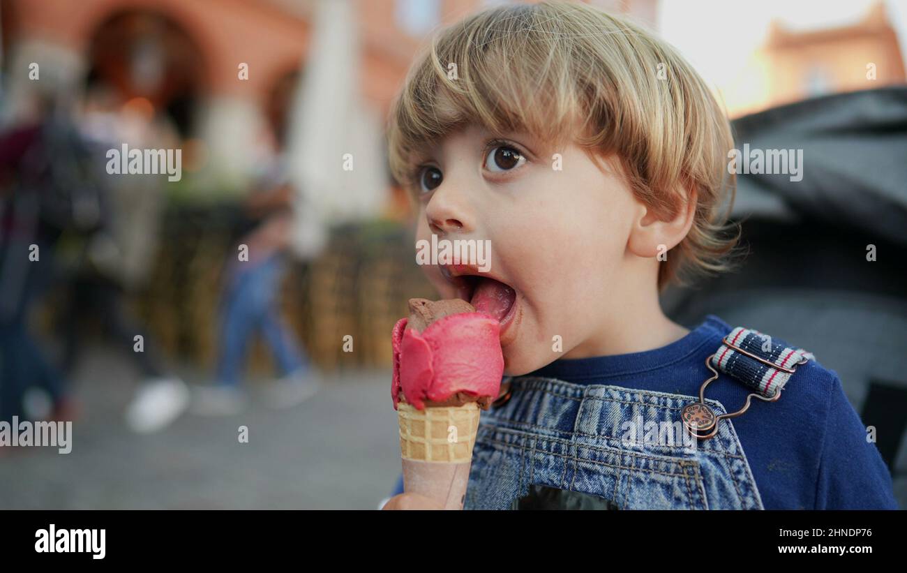 Little boy eating icecream child eats desert Stock Photo - Alamy
