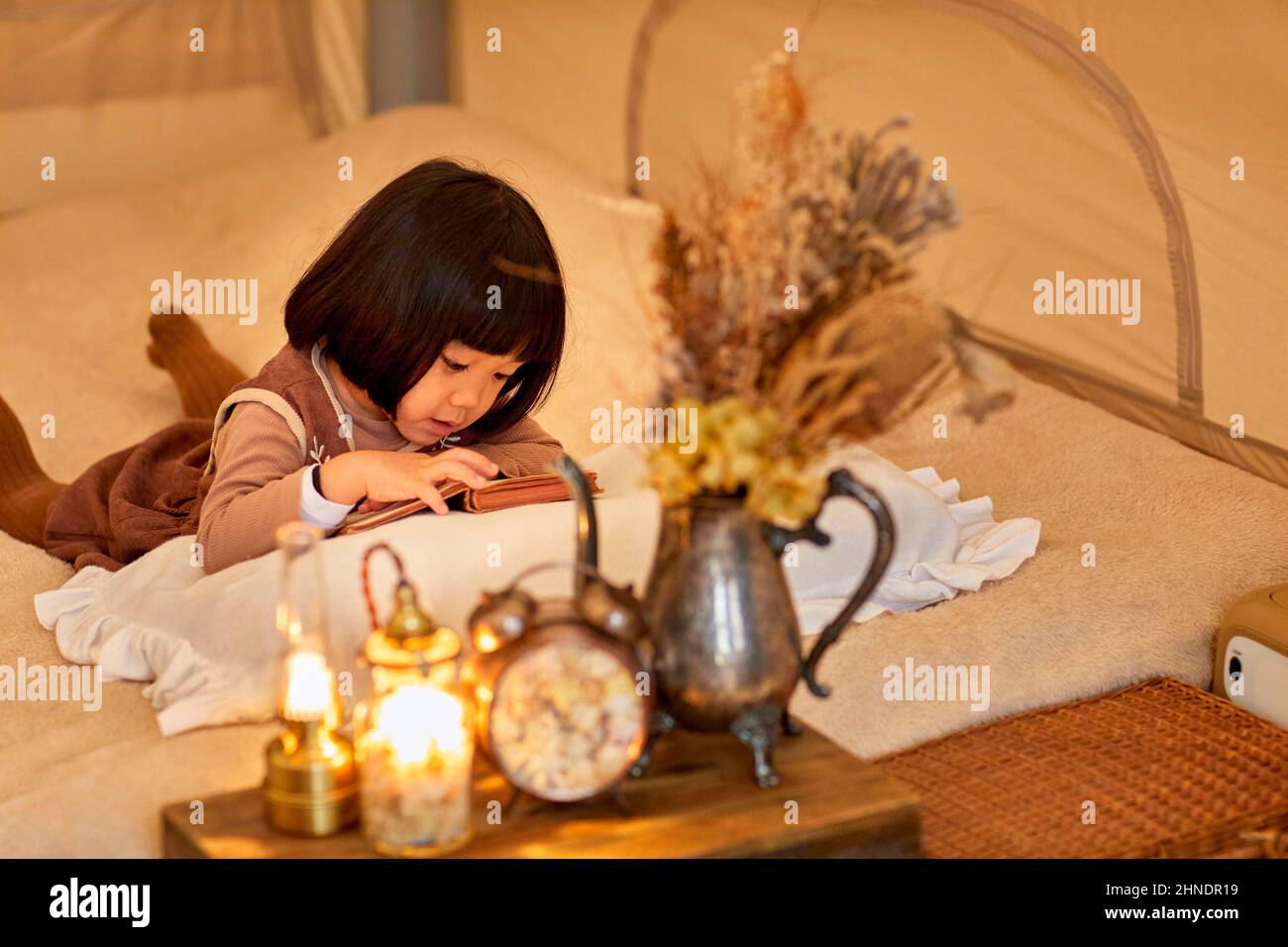 Japanese Girl Reading Stock Photo - Alamy