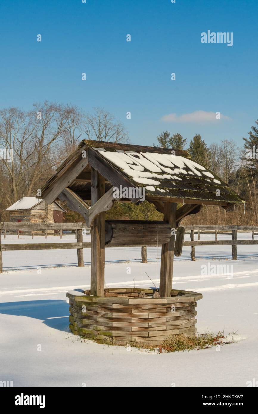Small wooden waterwell during winter Stock Photo - Alamy