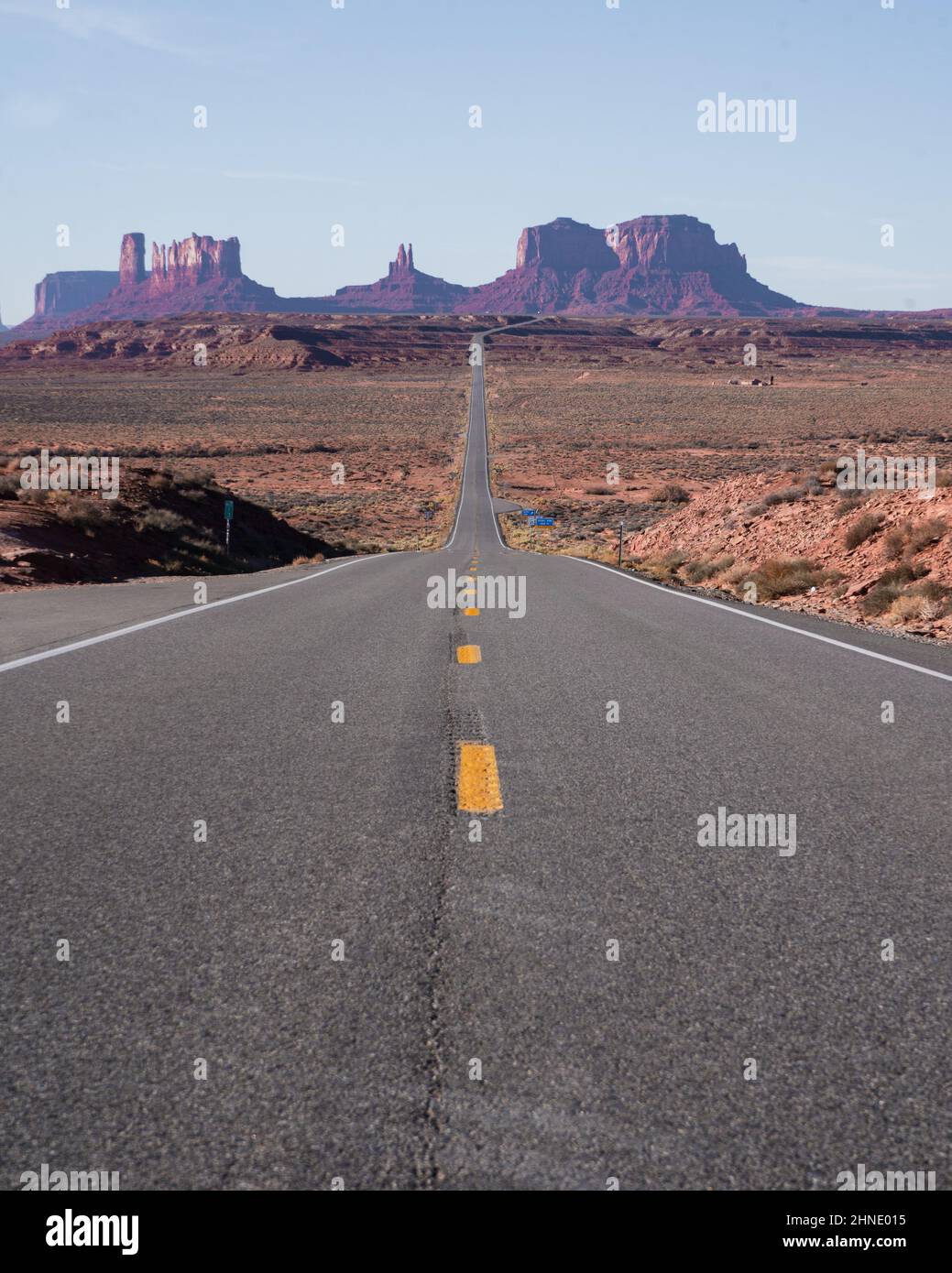 Monument valley highway shot hi-res stock photography and images - Alamy
