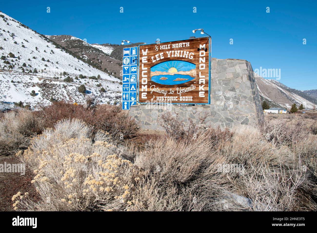 Lee vining sign hi-res stock photography and images - Alamy