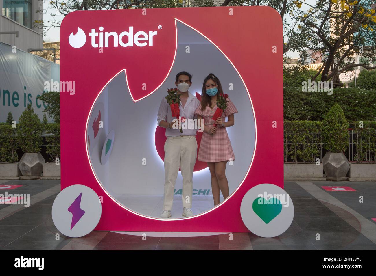 Bangkok, Thailand. 14th Feb, 2022. Bangkokians lover posting to ...