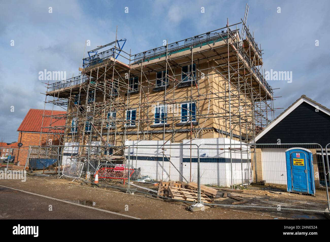 Terrace houses scaffolding hi-res stock photography and images - Alamy